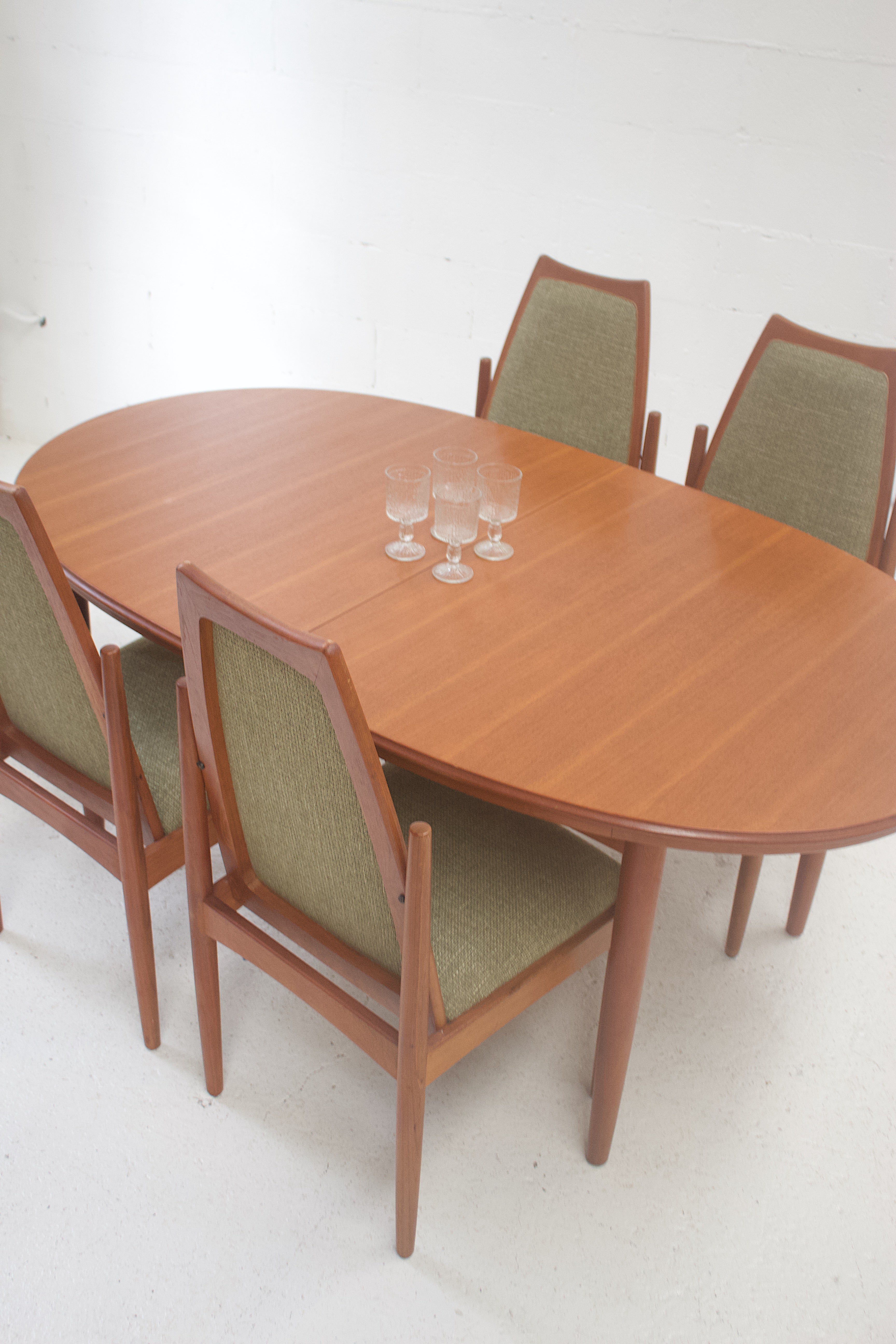 Extendable Chiswell Dining Table | Mid Century Avenue
